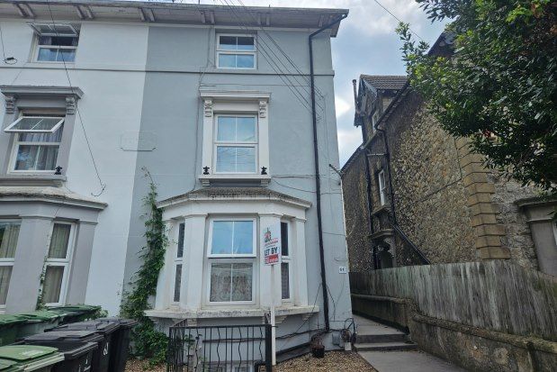 Studio to rent in 61 Bower Mount Road, Maidstone ME16, £800 pcm - Zoopla