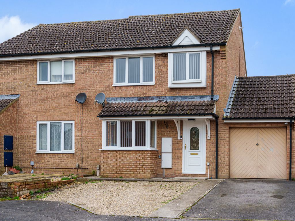 3 Bed Semi Detached House For Sale In Sheen Close Salisbury Sp2 £