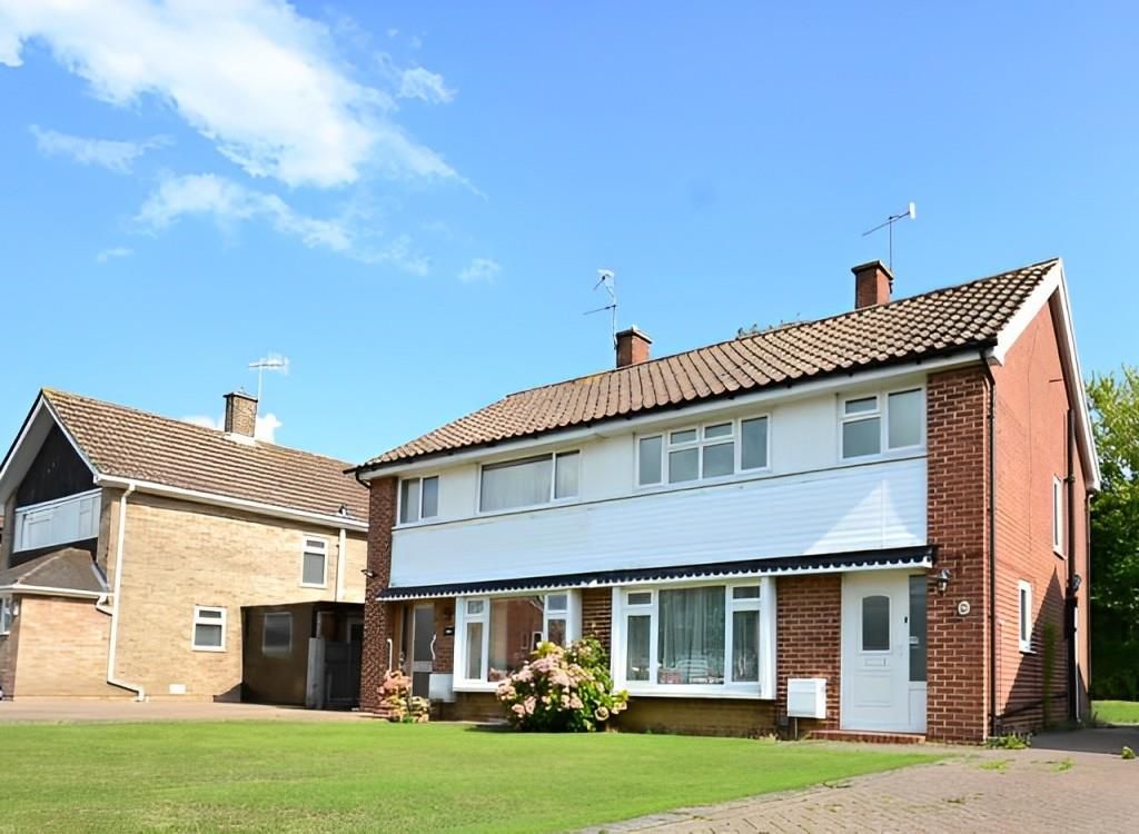 3 bed semi-detached house to rent in Benhams Drive, Horley RH6, £1,650 ...