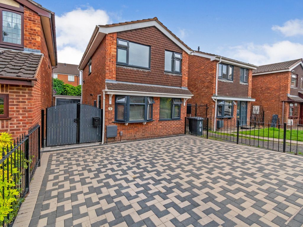 3 bed detached house for sale in Cadnam Close, Willenhall WV13 - Zoopla