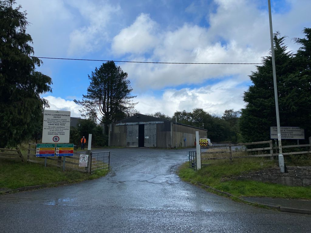 Llanbrynmair SY19, Industrial for sale, £150,000 - Zoopla