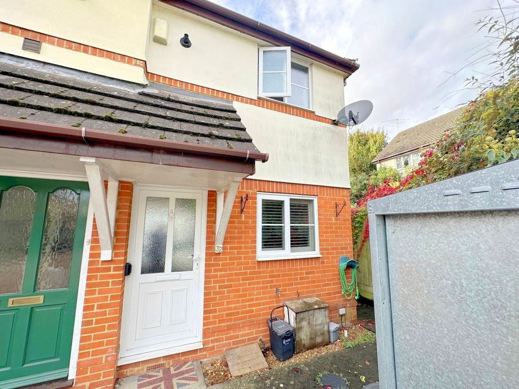 1 Bed End Terrace House For Sale In Davy Close Wokingham Rg40 £