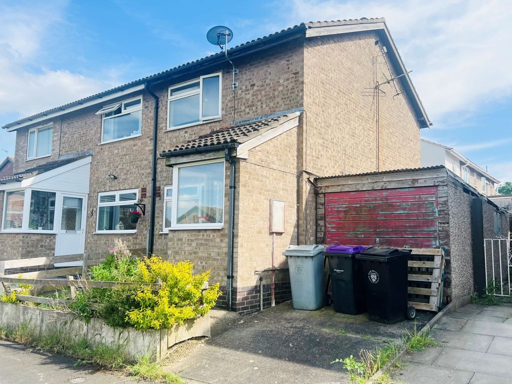2 Bed Semi Detached House For Sale In Bedford Close Grantham
