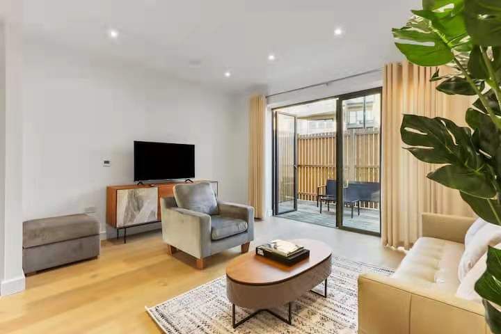 Room to rent in Caird Street, London W10, £5,000 pcm - Zoopla