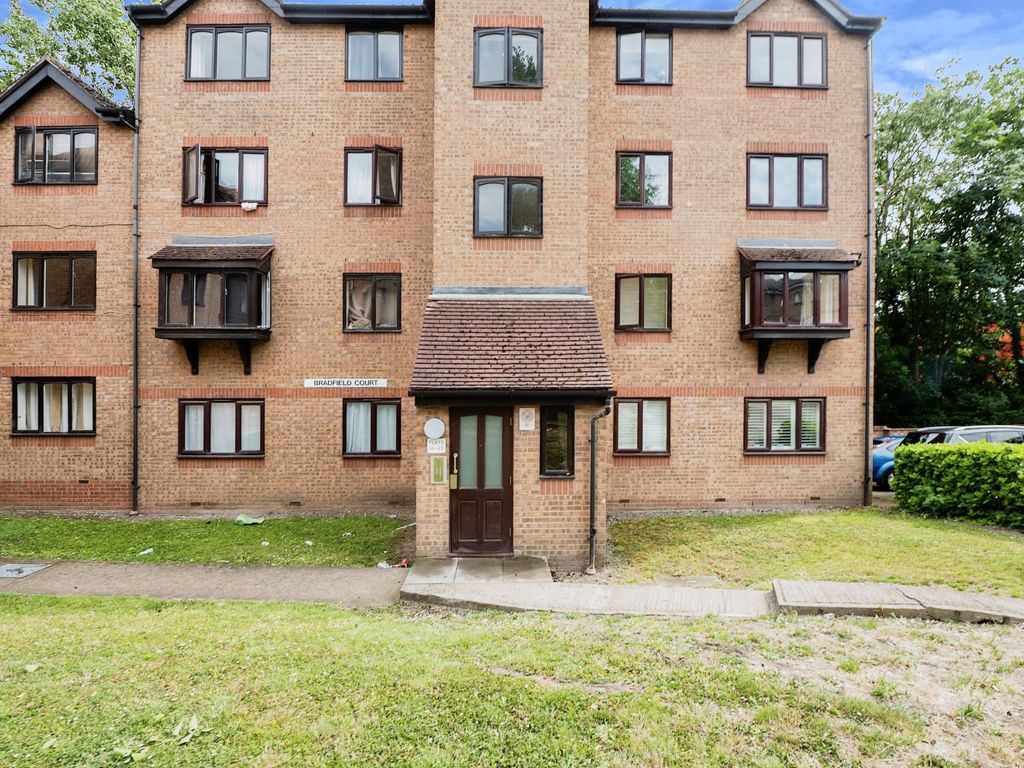 1 bed flat for sale in Linnet Way, Purfleet-On-Thames RM19 - Zoopla
