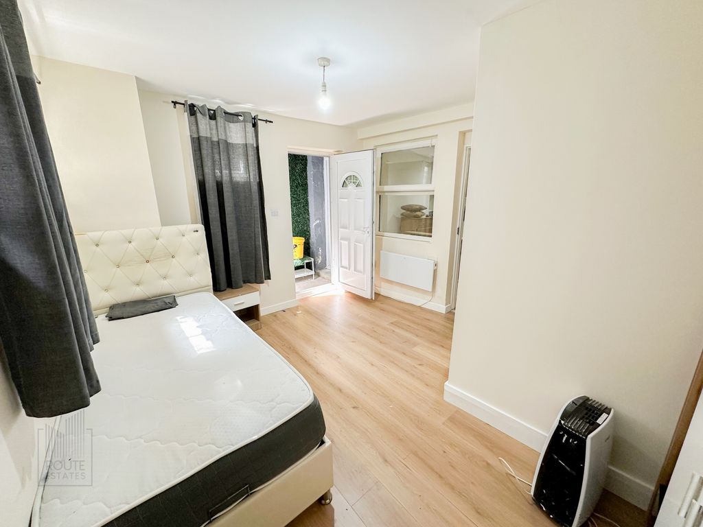 1 bed flat to rent in Shrubland Road, London Fields E8, £1,400 pcm - Zoopla