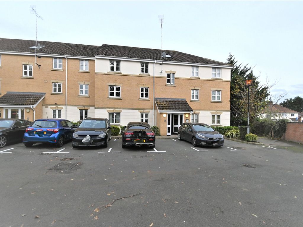 2 bed flat for sale in Scholars Walk, Langley, Berkshire SL3 - Zoopla