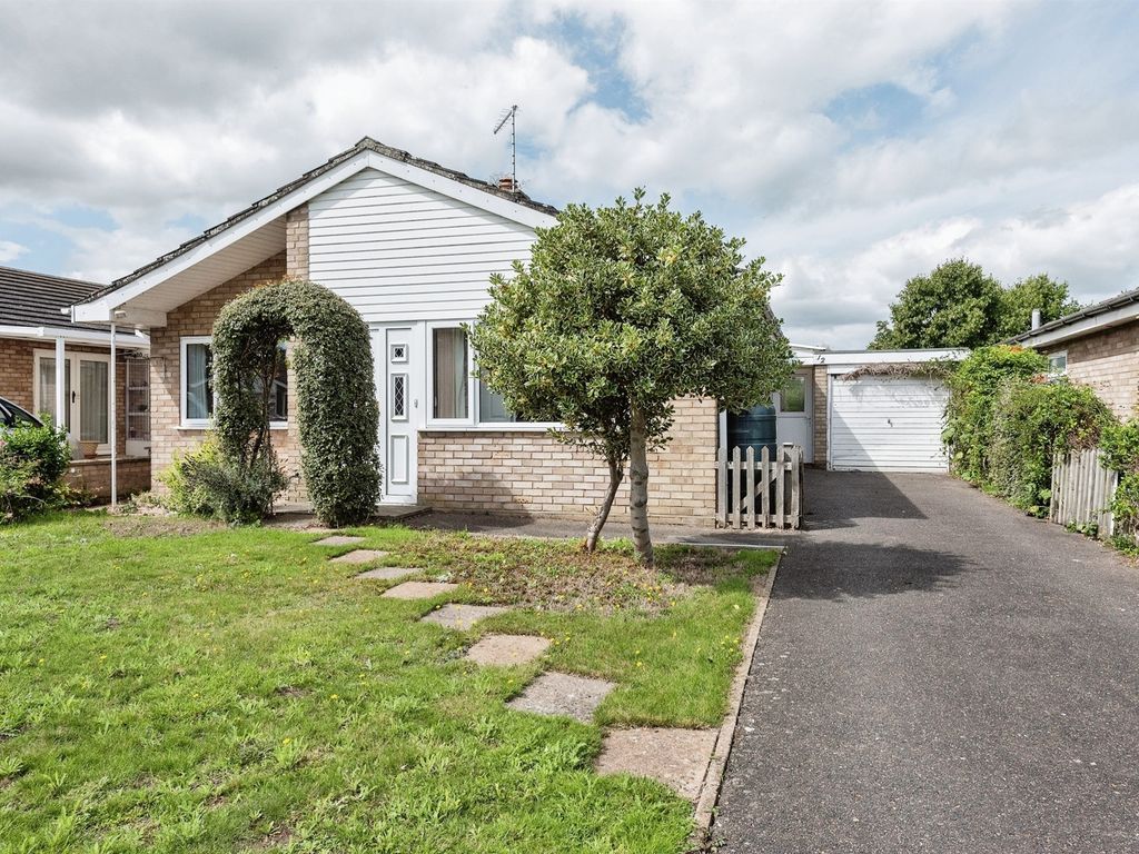 3 bed detached bungalow for sale in Wentworth Drive, Mildenhall, Bury ...
