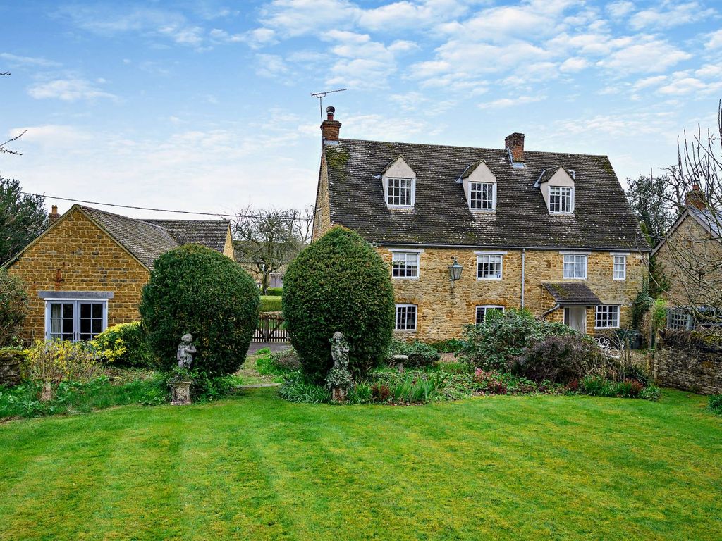 4 bed detached house for sale in Ledwell, Chipping Norton, Oxfordshire ...