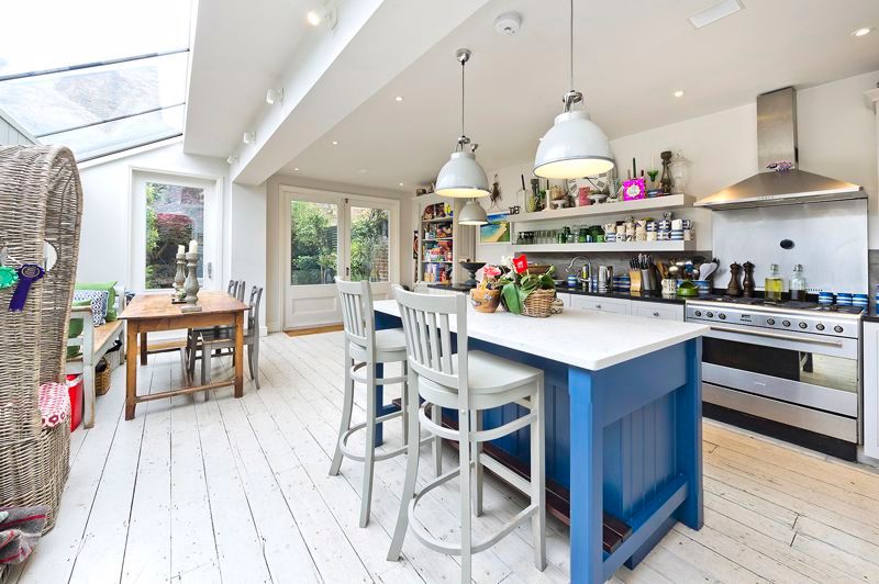 4 bed terraced house for sale in Findon Road, London W12 - Zoopla