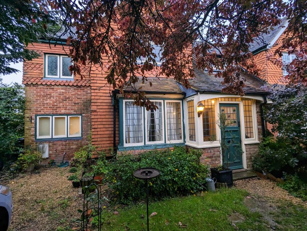 4 bed cottage for sale in Plough Lane, Shiplake Cross RG9,, £900,000 ...