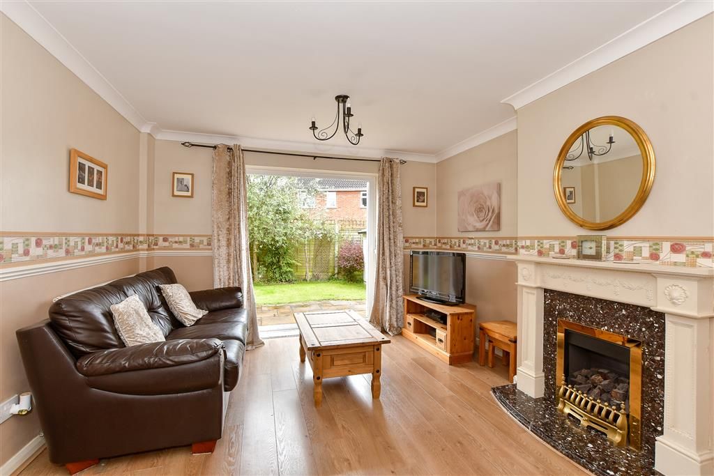 4 bed detached house for sale in Roding Way, Wickford, Essex SS12, £ ...