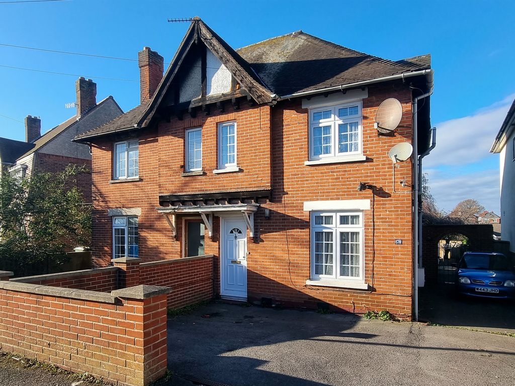4 Bed Semi Detached House For Sale In Blackthorn Road Southampton So19