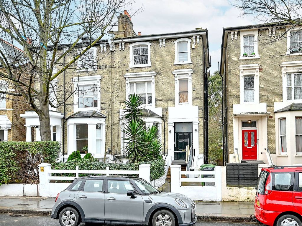 2 Bed Flat To Rent In Lime Grove Shepherds Bush London W12 £4 117