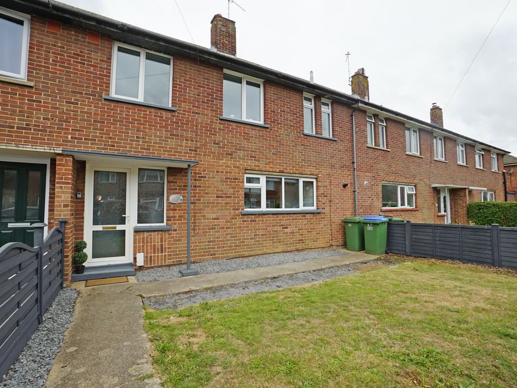 3 bed terraced house to rent in Windmill Grove, Fareham PO16, £1,400 ...