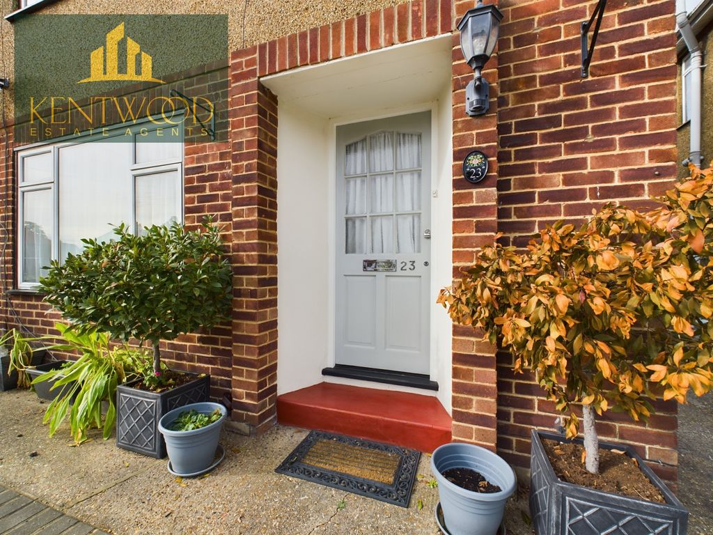 3 bed semi-detached house for sale in Hillary Road, Langley SL3, £ ...