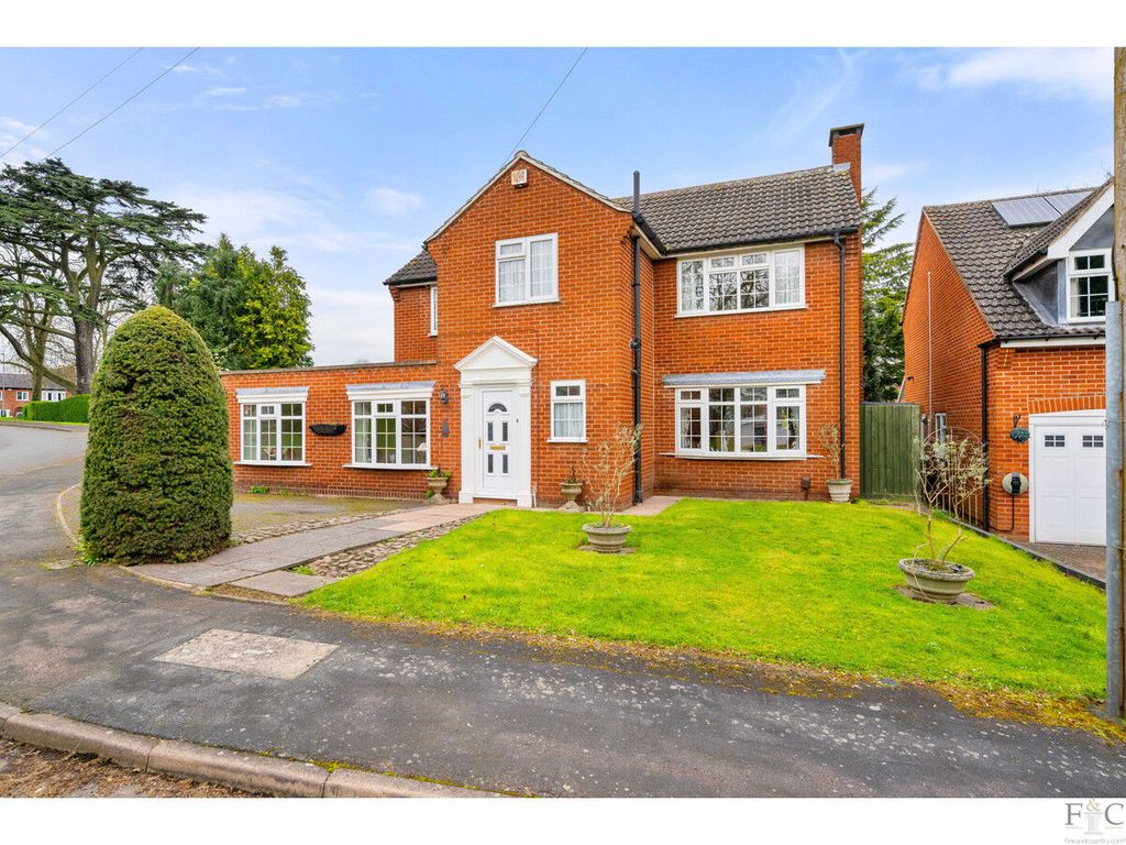 4 bed detached house for sale in Park House Close, Leicester LE4, £ ...