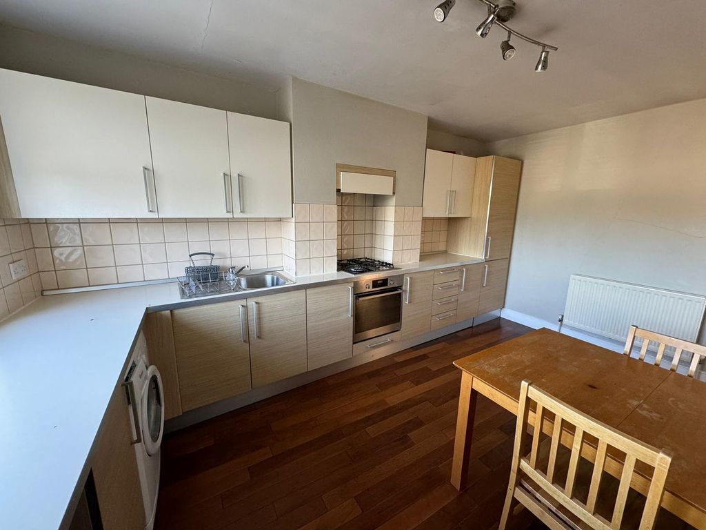 3 bed maisonette to rent in Bradmore Green, Brookmans Park, Hatfield ...