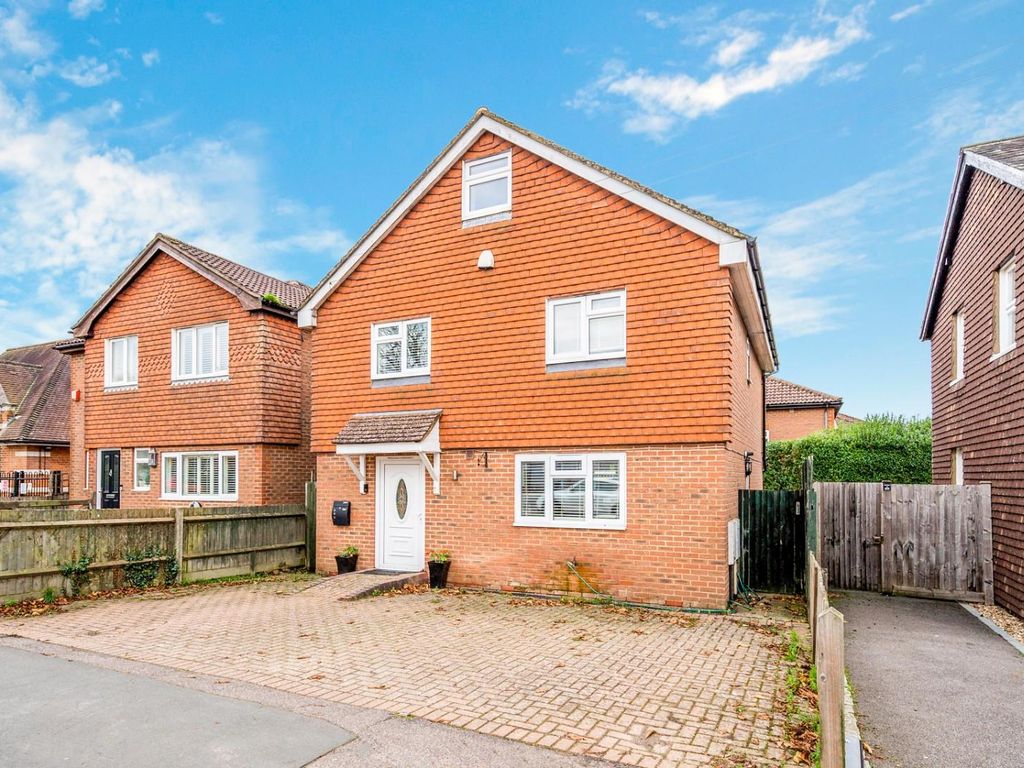 4 Bed Detached House For Sale In Buckland Road Lower Kingswood