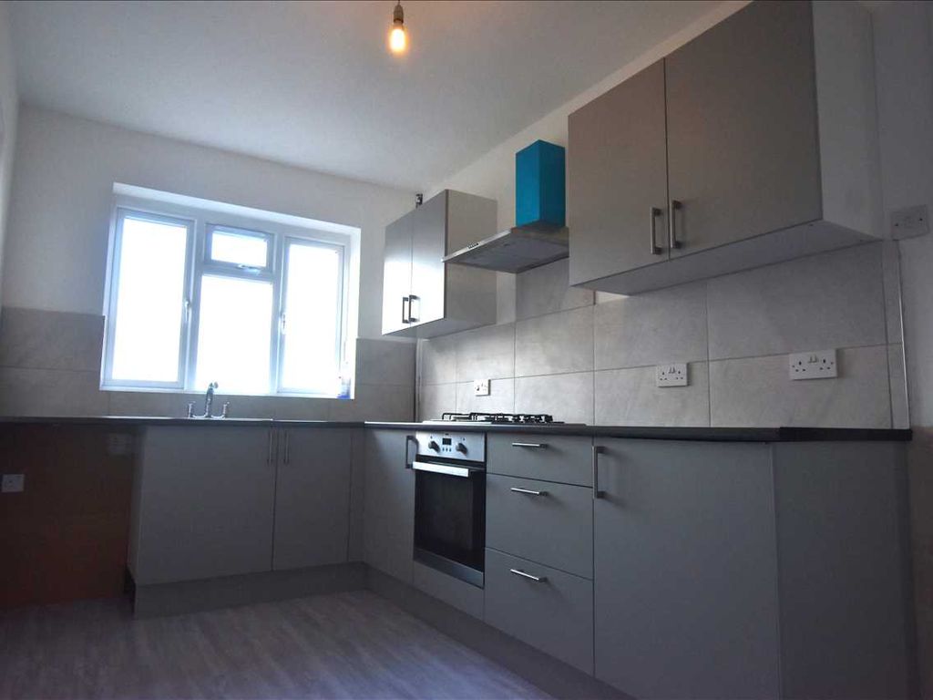 3 bed flat to rent in Chastilian Road, Crayford, Dartford DA1, £1,600 pcm - Zoopla