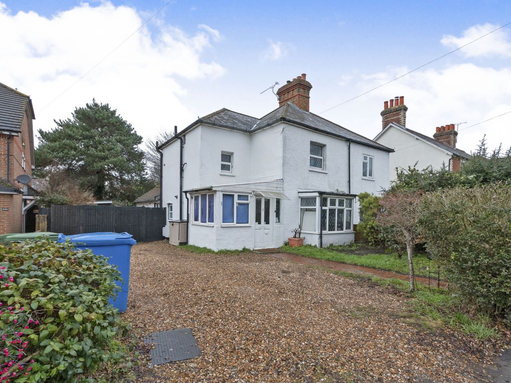 3 Bed Semi Detached House For Sale In Prospect Road Farnborough Gu14