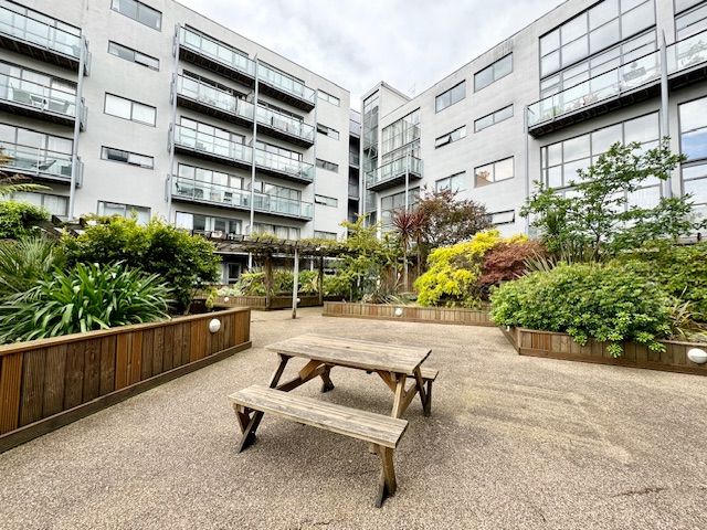 1 bed flat for sale in Varcoe Road, South Bermondey SE16, £300,000 - Zoopla