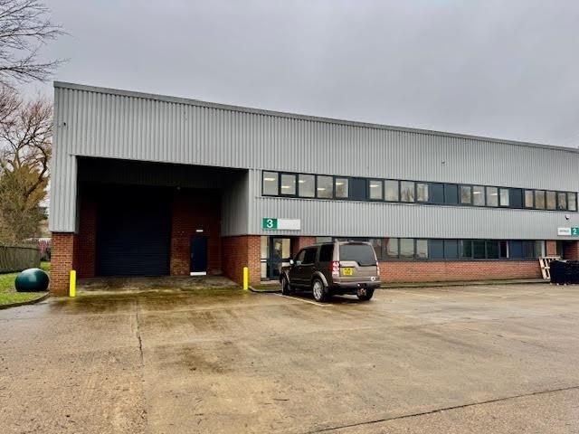 Stocklake Park Industrial Estate, Farmbrough Close, Aylesbury, Bucks ...