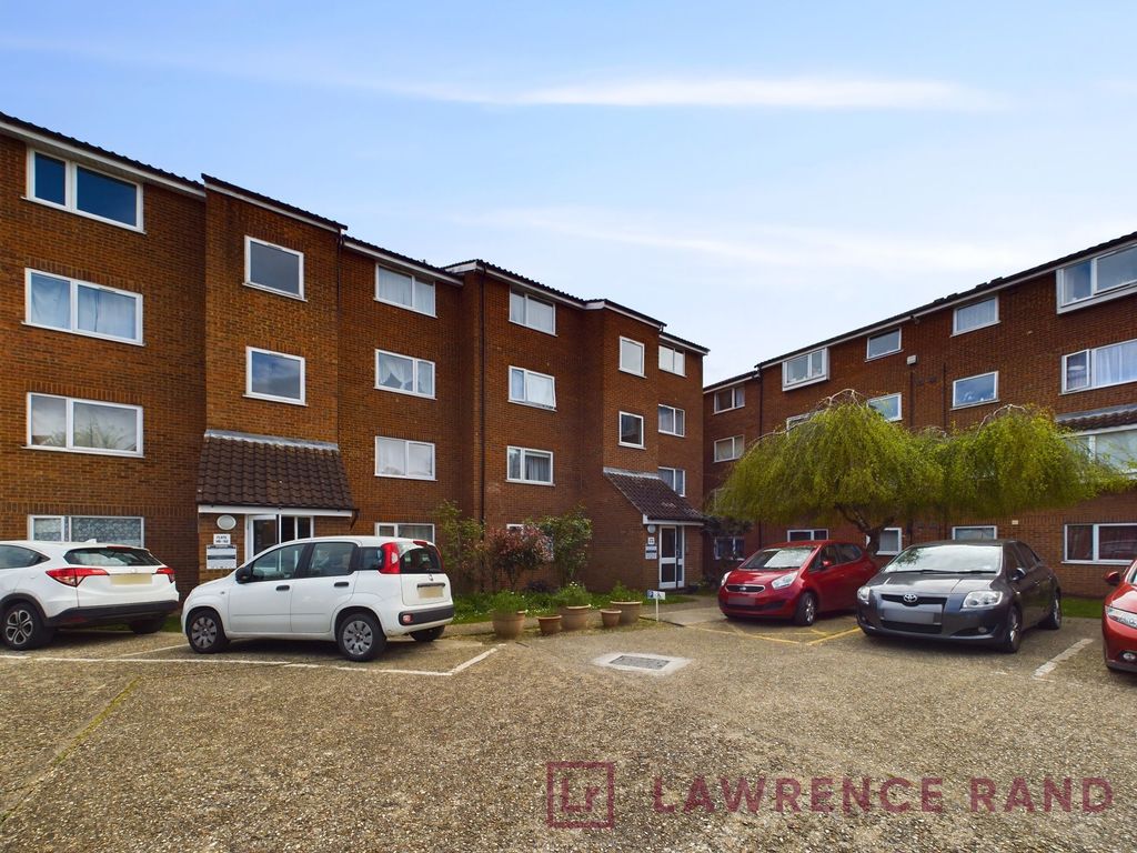 1 bed flat for sale in Makepeace Road, Northolt UB5, £245,000 - Zoopla
