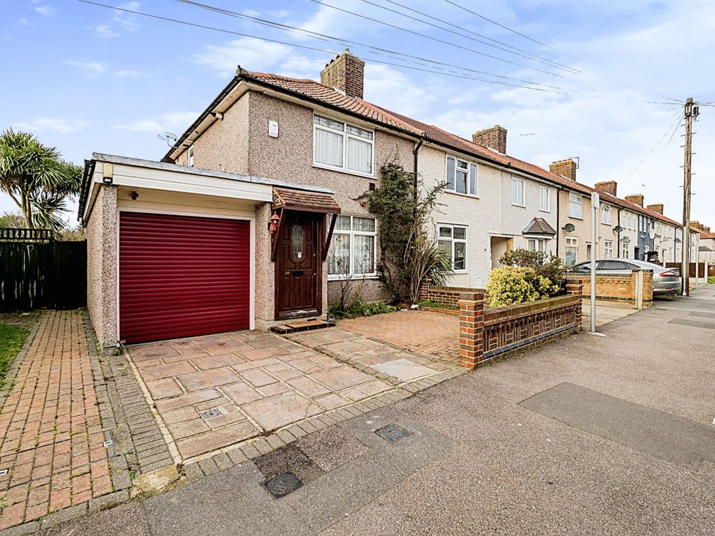 2 bed end terrace house for sale in Spurling Road, Dagenham RM9 - Zoopla