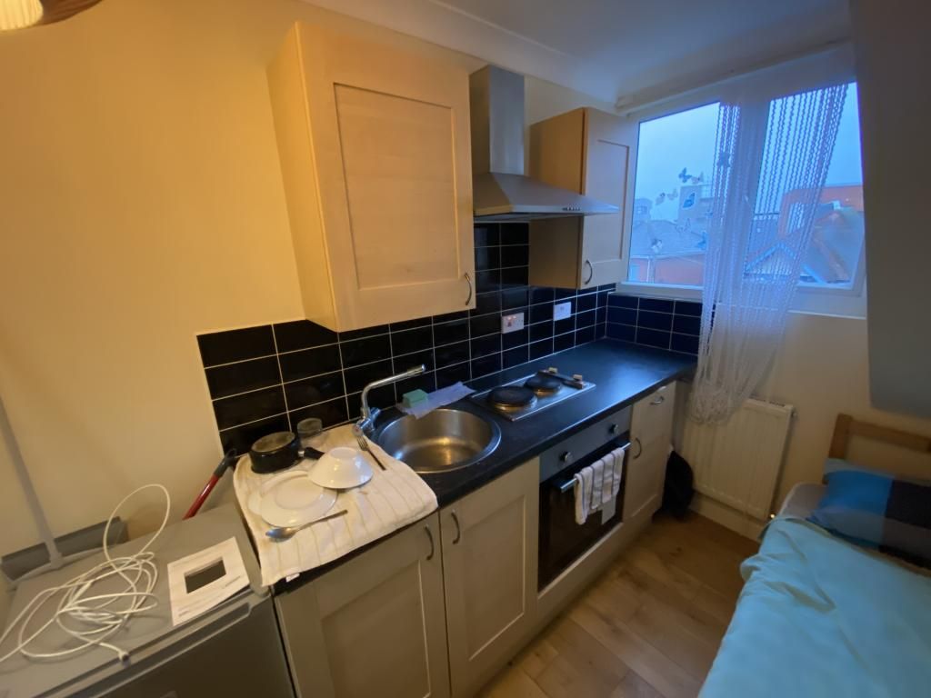 Studio to rent in The Polygon, Southampton SO15, £700 pcm - Zoopla