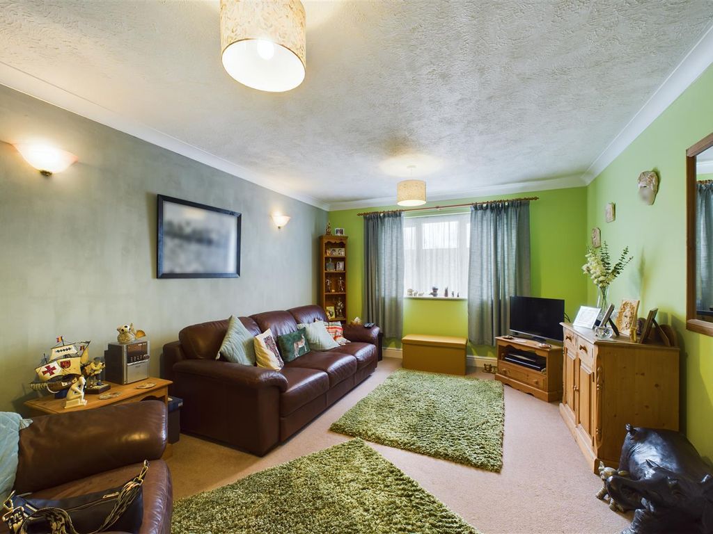 2 bed flat for sale in Reservoir Close, Thornton Heath CR7, £265,000 ...