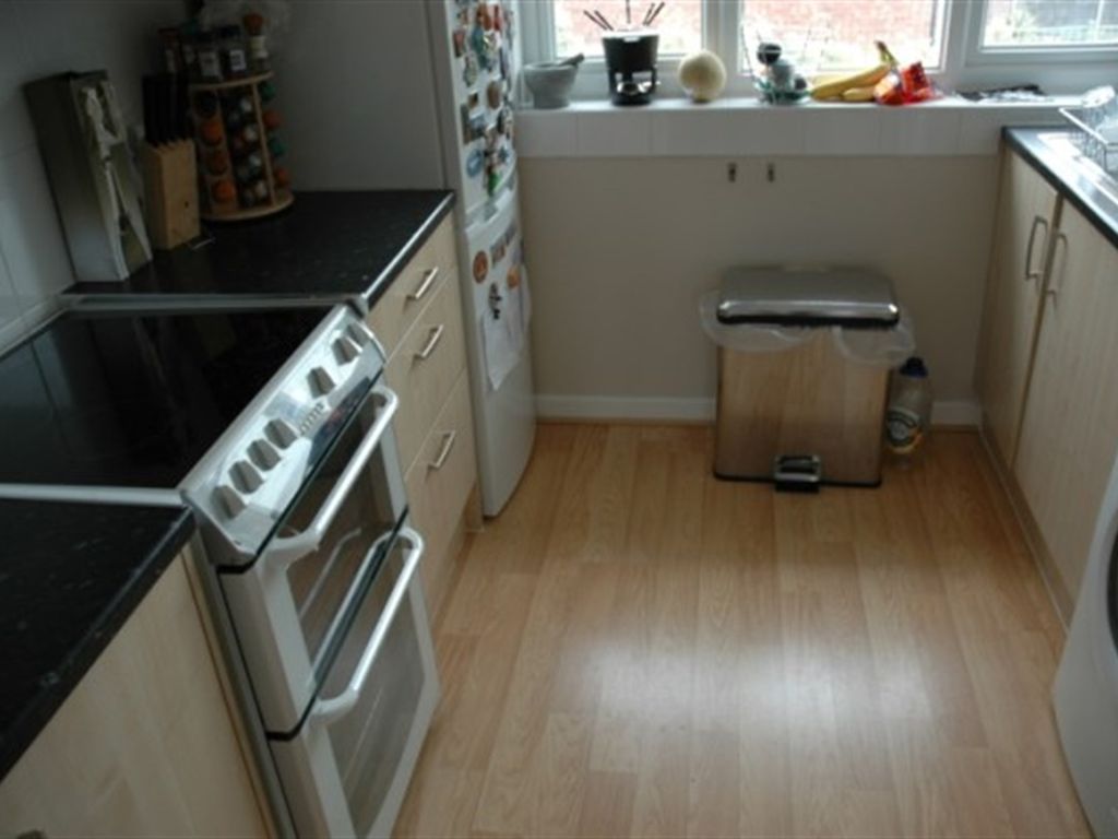 2 bed maisonette to rent in Cedar Way, Guildford GU1, £1,575 pcm - Zoopla