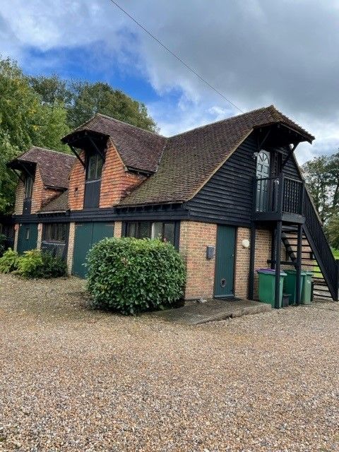 1 bed barn conversion to rent in Elmsted, Ashford TN25, £850 pcm - Zoopla
