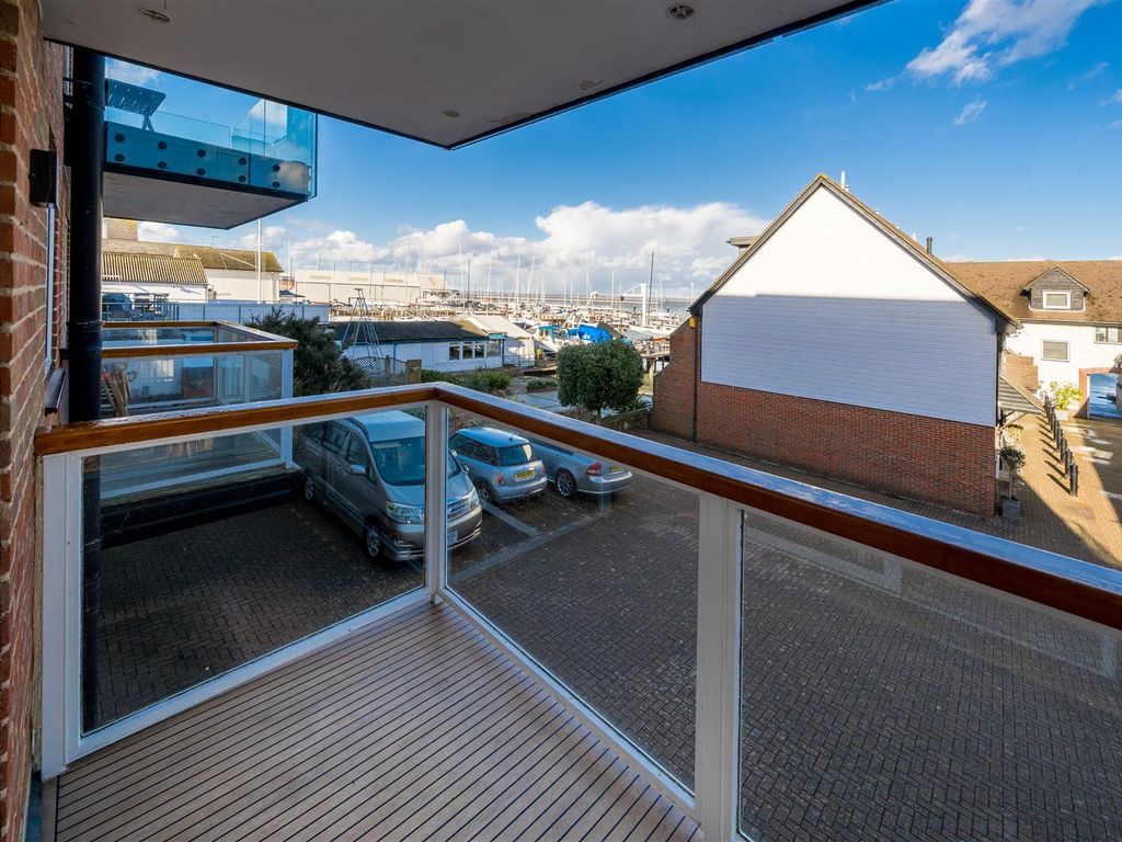 2 bed flat for sale in Birmingham Road, Cowes PO31, £285,000 - Zoopla