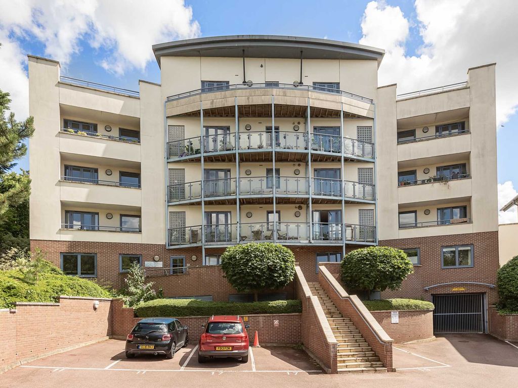 2 bed flat for sale in Brook Street, Tring HP23 - Zoopla