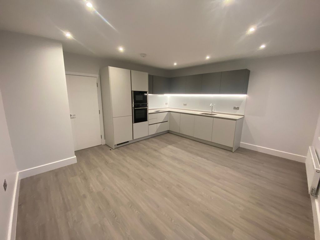 2 bed flat to rent in Marriott Road, London N4, £2,300 pcm - Zoopla