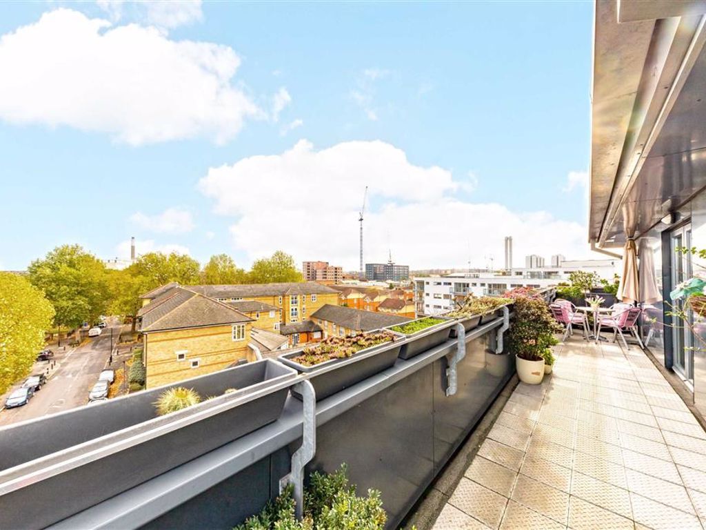 2 bed flat for sale in Varcoe Road, London SE16 - Zoopla