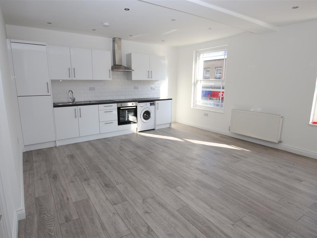 2 bed flat to rent in Bulls Head Yard, Dartford DA1 - Zoopla