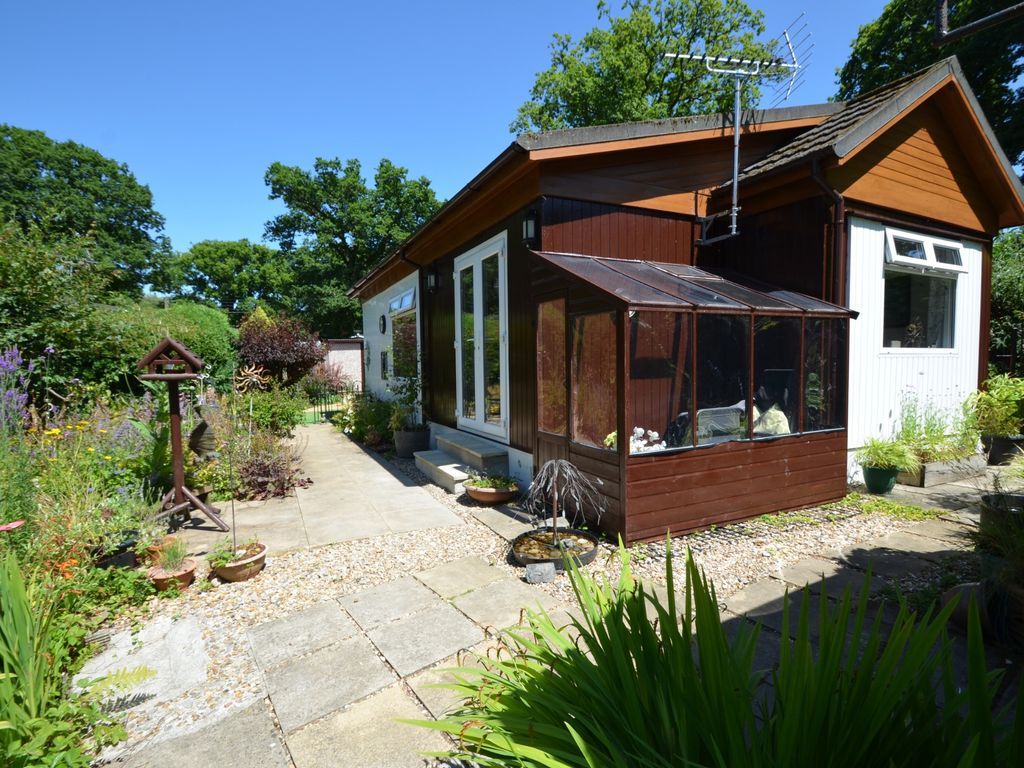 2 bed mobile/park home for sale in The Crescent, Pathfinder Village ...