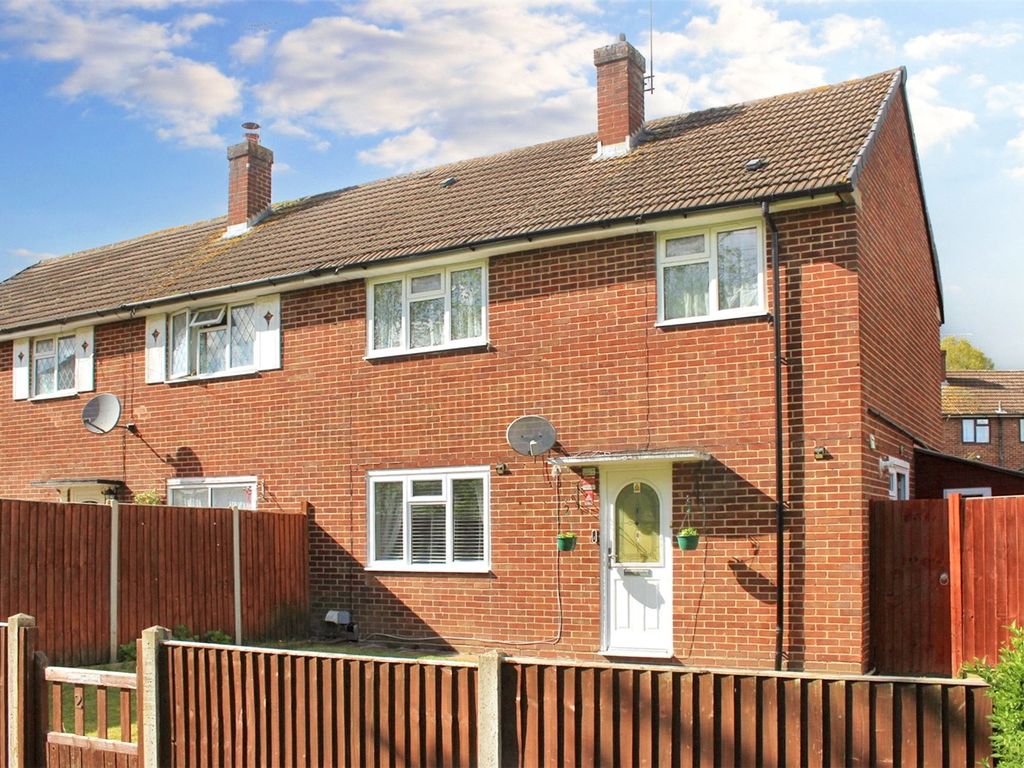3 Bed Semi Detached House For Sale In Field Path Farnborough
