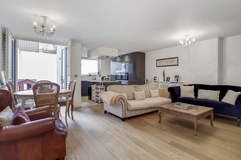 3 bed flat to rent in Great Three Bed, Two Bath Apartment, Wimbledon ...