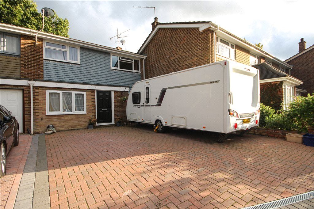 4 bed terraced house to rent in Swale Road, Farnborough GU14, £1,600 ...