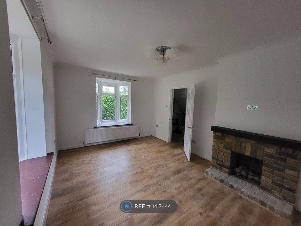 3 bed detached house to rent in Castle Way, Feltham TW13, £2,550 pcm ...