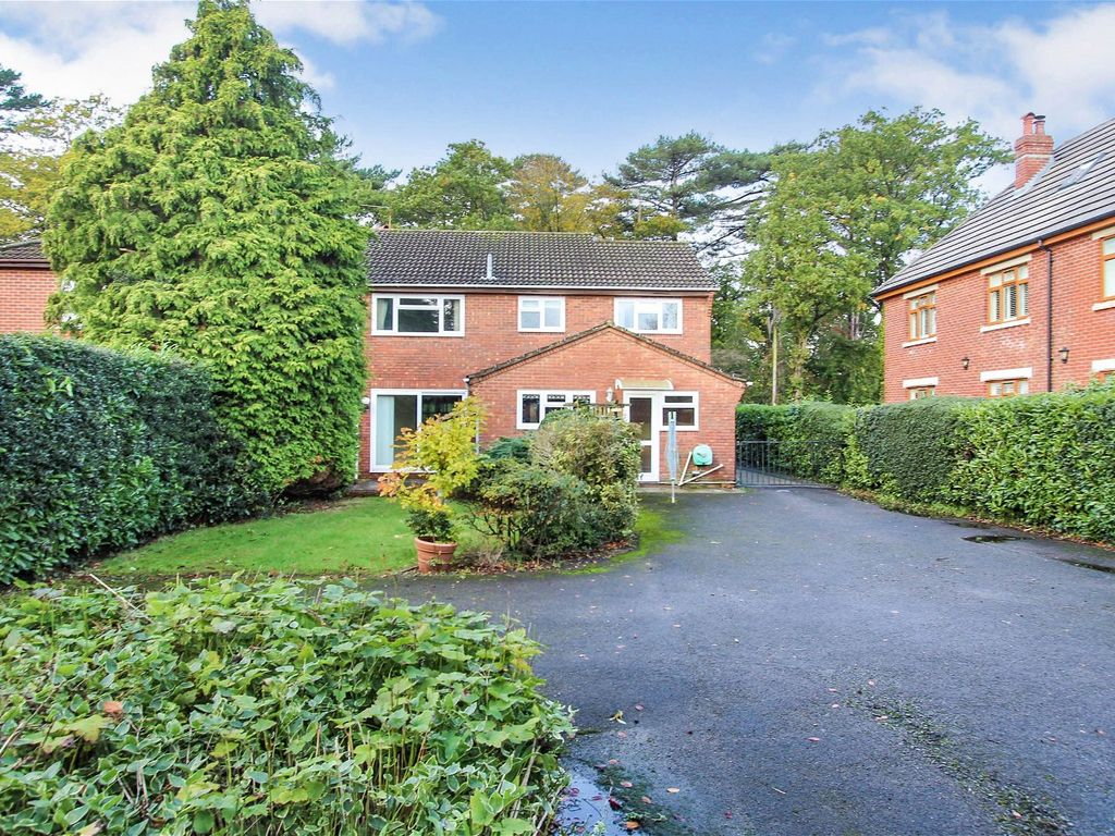 4 Bed Detached House For Sale In Brook Lane Sarisbury Green