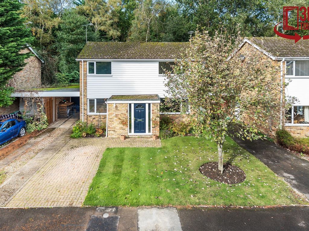 3 Bed Detached House For Sale In Foxcote Finchampstead Berkshire Rg40