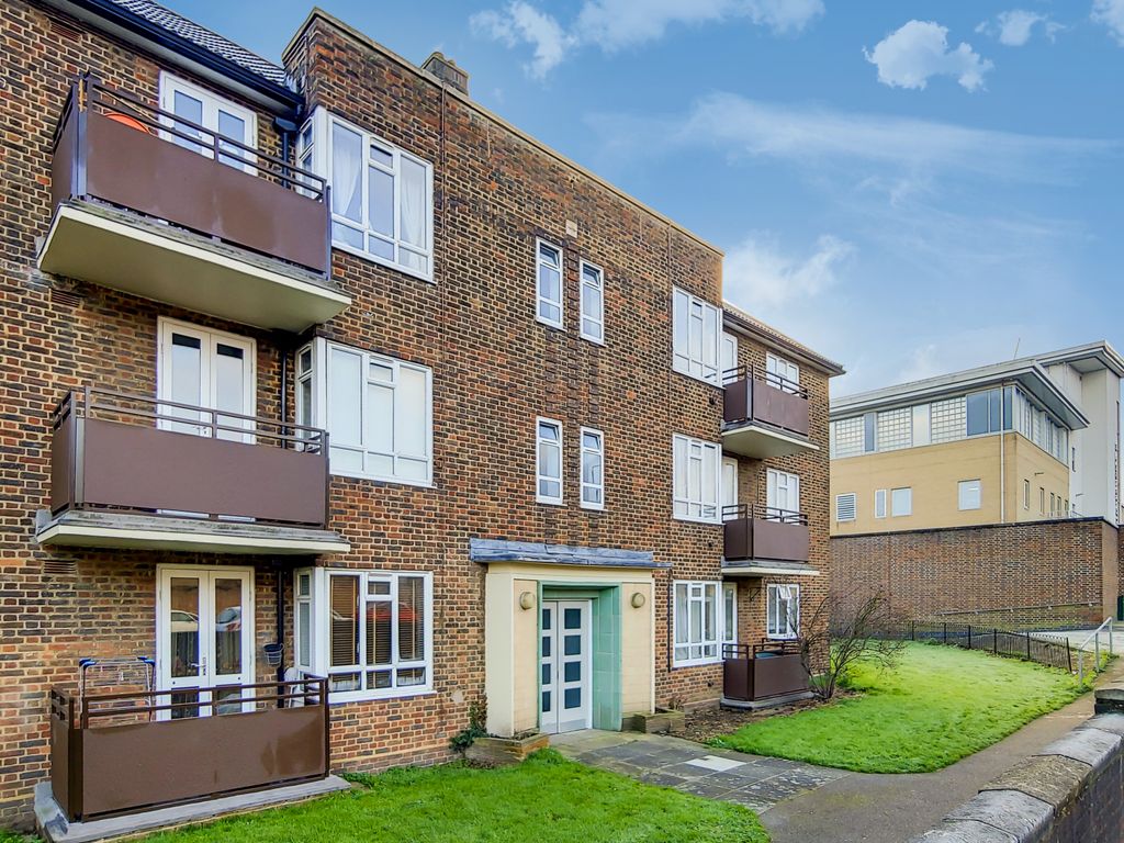 2 bed flat for sale in Toland Square, London SW15 - Zoopla