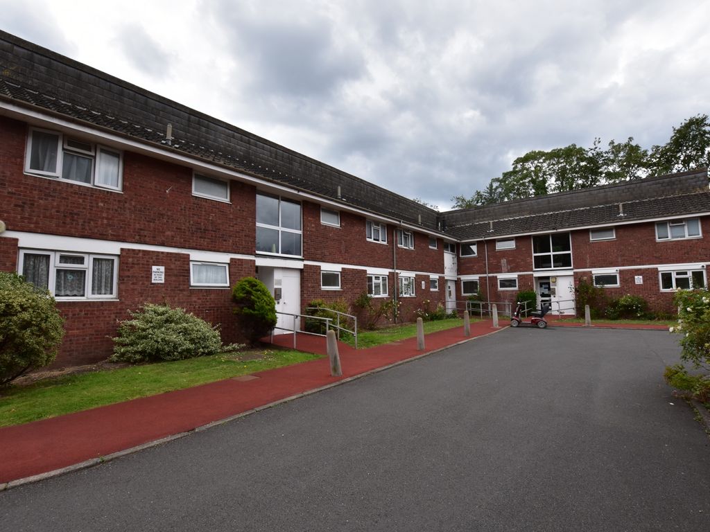 Studio to rent in Mervyn Stockwood House, Bishops Close, Eltham SE9 ...