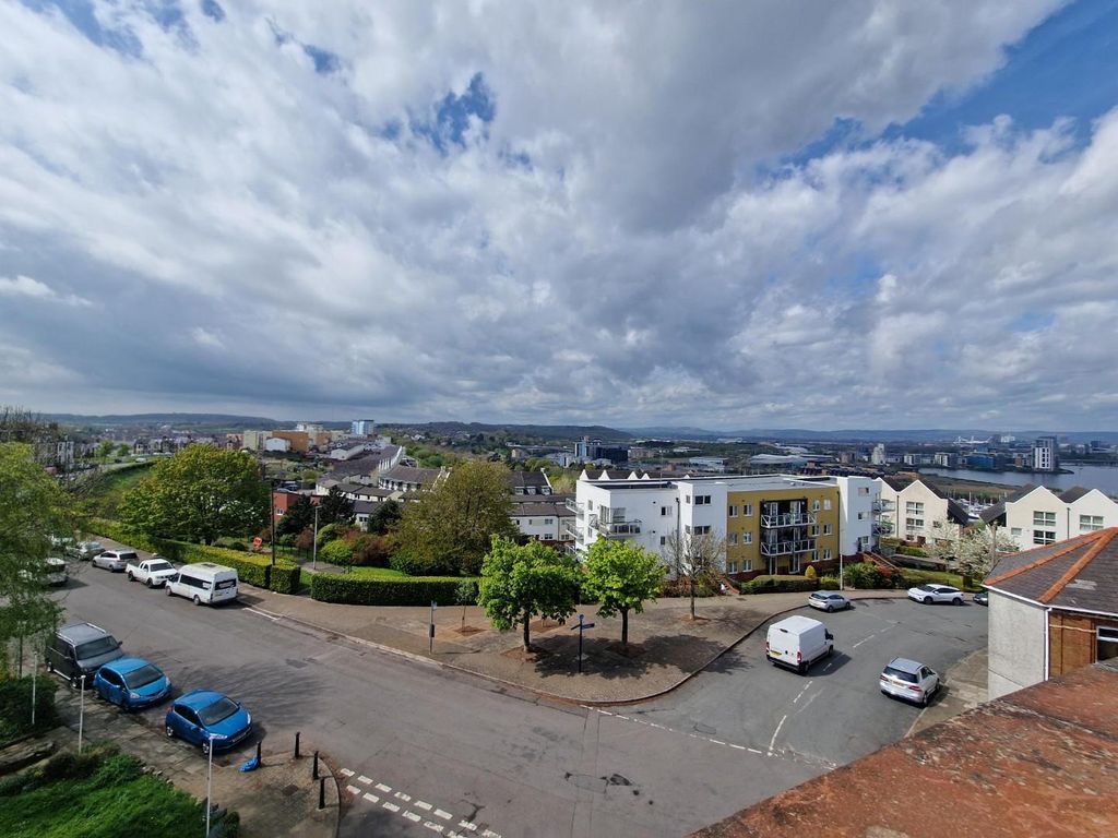 1 bed flat for sale in Queens Road, Penarth CF64, £167,500 - Zoopla