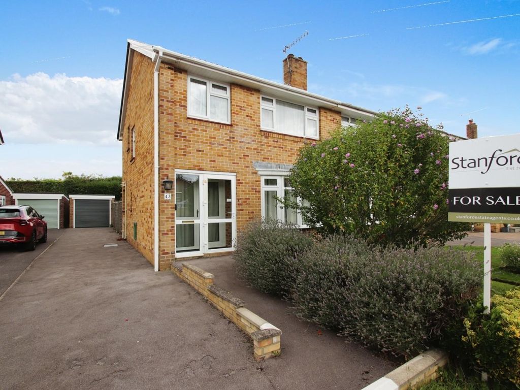 3 Bed Semi Detached House For Sale In Selhurst Way Fair Oak Eastleigh