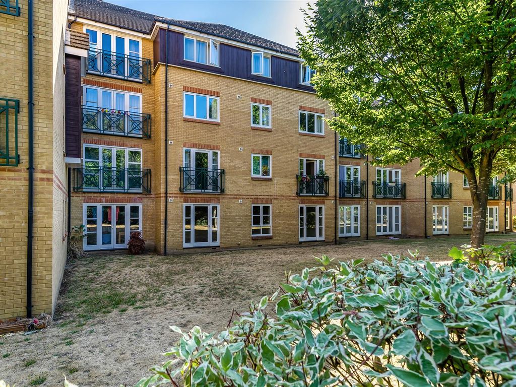 2 bed flat for sale in Faraday Road, Guildford GU1 - Zoopla